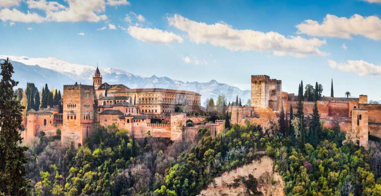 10 monumentos y lugares más famosos de Granada - Guias Viager